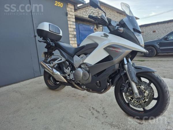 Honda VFR 800X 2012 in Daugavpils, with an engine capacity of 0.78 L and mileage of 0 thousand km for 4000 €, photo 2 on AUTOMOTO.COM.LV