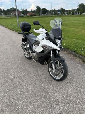 Honda VFR 800X 2012 Ogre, ar dzinēja tilpumu 0.80 L un nobraukumu 0 tūkst. km par 4550 €, foto  vietnē AUTOMOTO.COM.LV