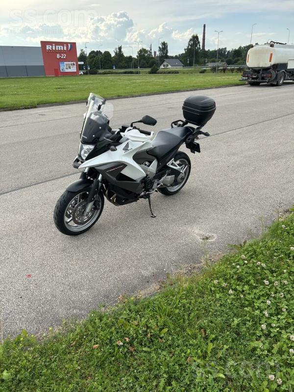 Honda VFR 800X 2012 in Ogre, with an engine capacity of 0.80 L and mileage of 0 thousand km for 4550 €, photo 2 on AUTOMOTO.COM.LV