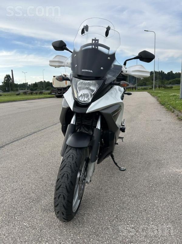 Honda VFR 800X 2012 in Ogre, with an engine capacity of 0.80 L and mileage of 0 thousand km for 4550 €, photo 3 on AUTOMOTO.COM.LV