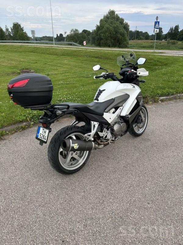 Honda VFR 800X 2012 in Ogre, with an engine capacity of 0.80 L and mileage of 0 thousand km for 4550 €, photo 6 on AUTOMOTO.COM.LV