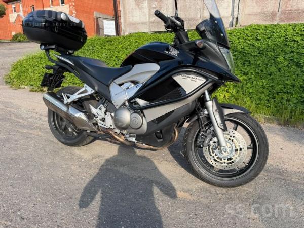 Хонда VFR 800X 2012 в Лимбажи, объемом двигателя 0.80 л и пробегом 0 тыс. км за 4500 €, фото 4 на AUTOMOTO.COM.LV