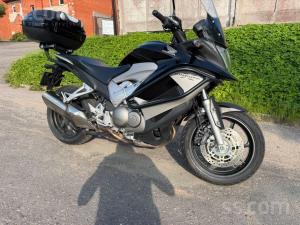 Honda VFR 800X 2012 in Limbazi, with an engine capacity of 0.80 L and mileage of 0 thousand km for 4500 €, photo 5 on AUTOMOTO.COM.LV