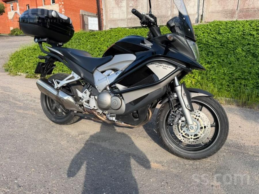 Honda VFR 800X 2012 in Limbazi, with an engine capacity of 0.80 L and mileage of 0 thousand km for 4500 €, photo 5 on AUTOMOTO.COM.LV