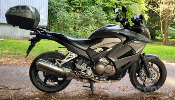 Honda VFR 800X 2013 in Riga, with an engine capacity of 0.80 L and mileage of 0 thousand km for 4200 €, photo 5 on AUTOMOTO.COM.LV