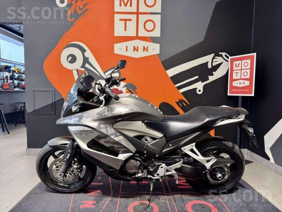 Honda VFR 800X 2013 in Riga, with an engine capacity of 0.80 L and mileage of 0 thousand km for 5299 €, photo 3 on AUTOMOTO.COM.LV