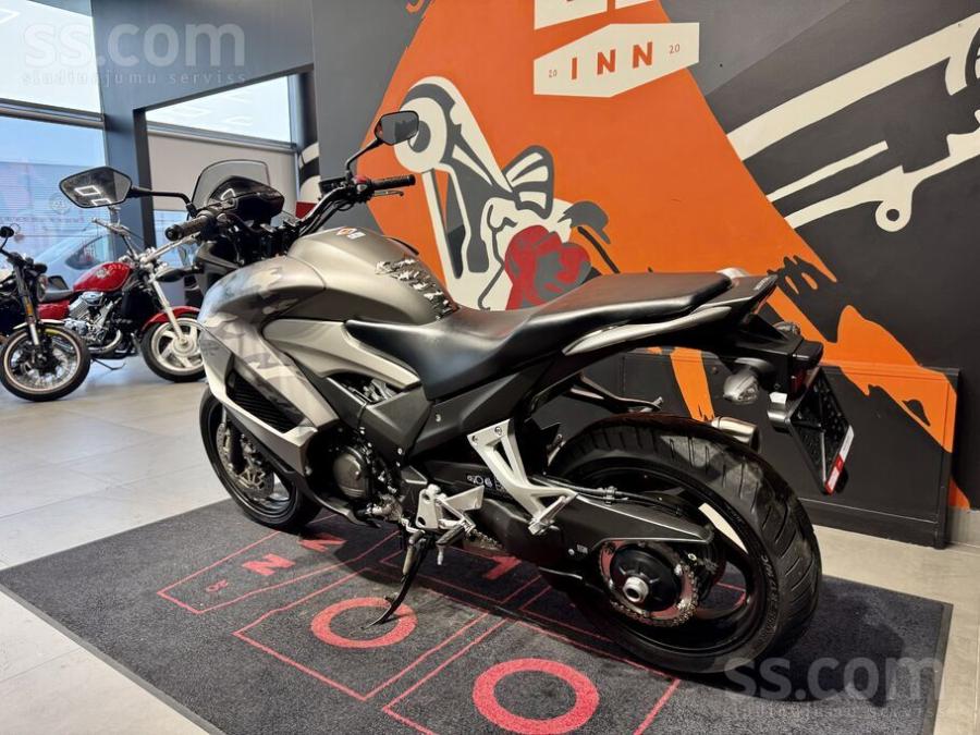 Honda VFR 800X 2013 in Riga, with an engine capacity of 0.80 L and mileage of 0 thousand km for 5299 €, photo 4 on AUTOMOTO.COM.LV