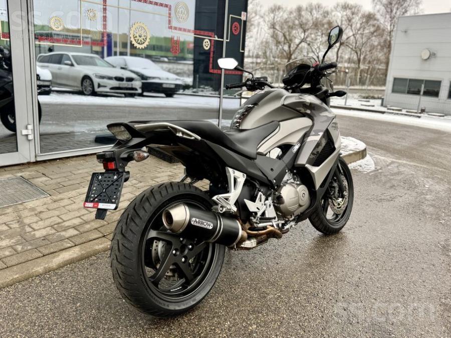 Honda VFR 800X 2013 in Riga, with an engine capacity of 0.80 L and mileage of 0 thousand km for 5299 €, photo 5 on AUTOMOTO.COM.LV