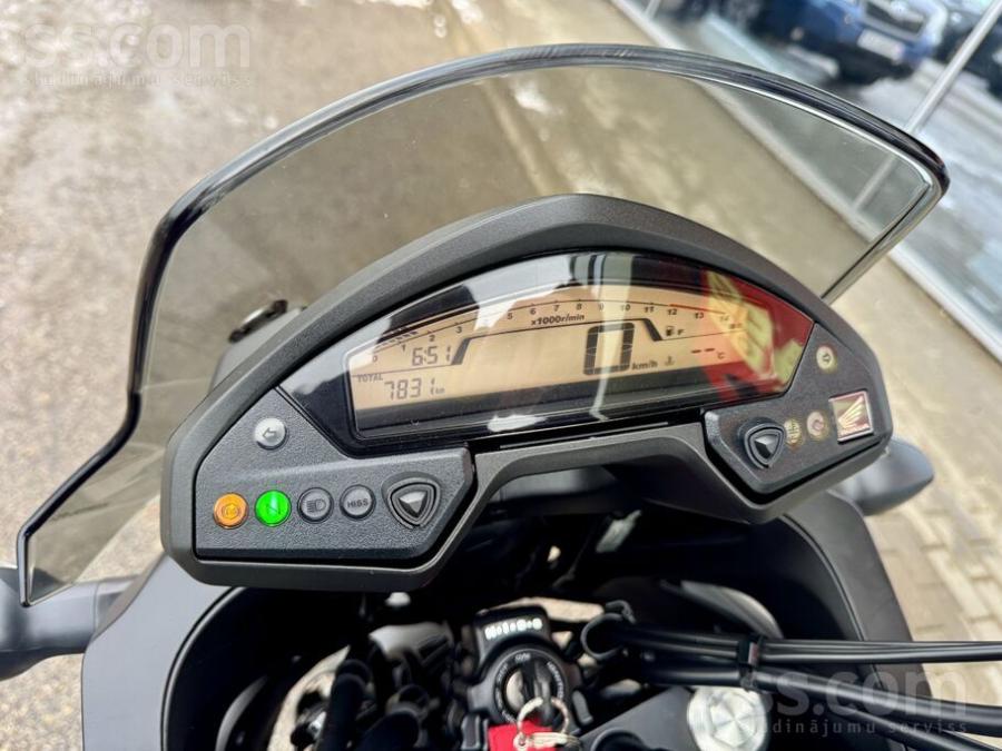 Honda VFR 800X 2013 in Riga, with an engine capacity of 0.80 L and mileage of 0 thousand km for 5299 €, photo 8 on AUTOMOTO.COM.LV