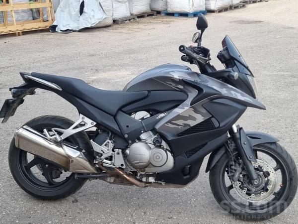 Хонда VFR 800X 2013 в Мадона, объемом двигателя 0.80 л и пробегом 0 тыс. км за 5000 €, фото 1 на AUTOMOTO.COM.LV