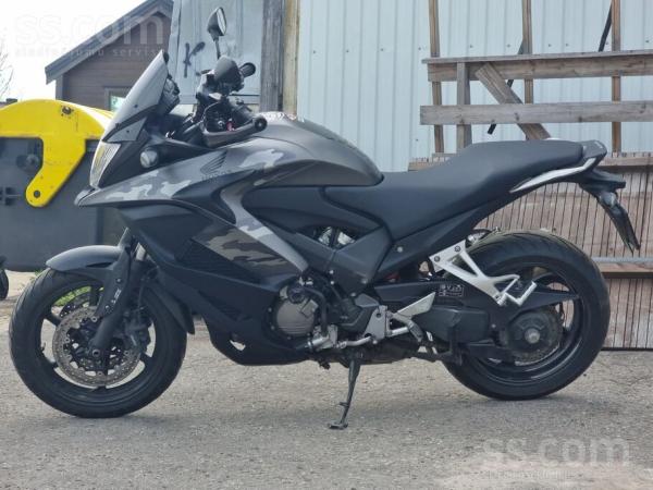 Honda VFR 800X 2013 in Madona, with an engine capacity of 0.80 L and mileage of 0 thousand km for 5000 €, photo 2 on AUTOMOTO.COM.LV