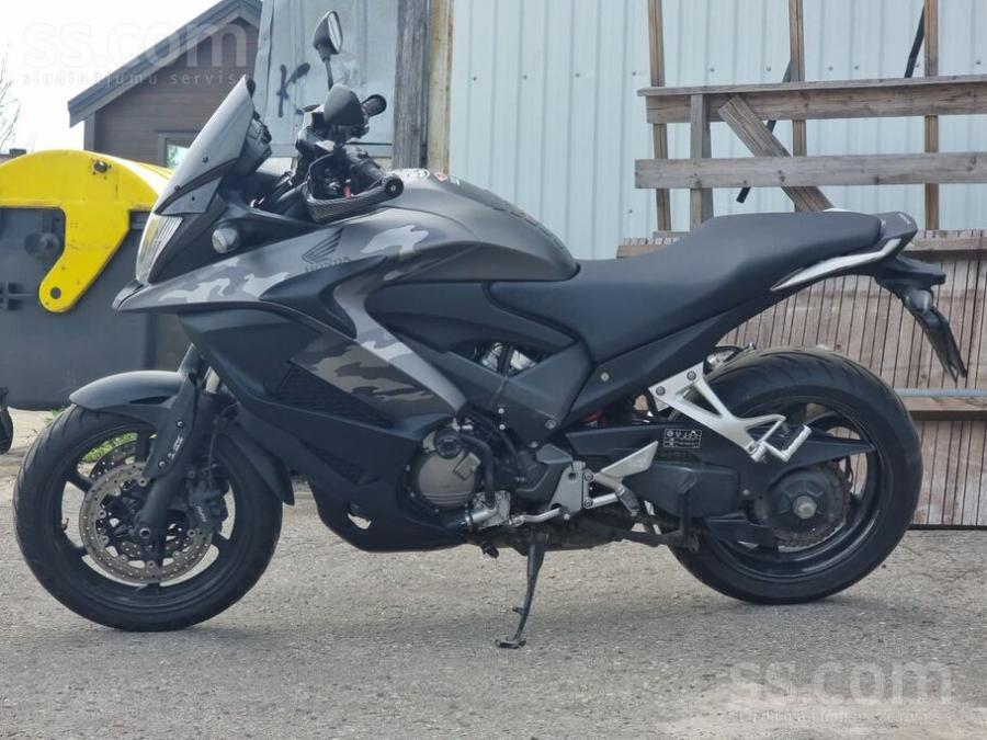 Хонда VFR 800X 2013 в Мадона, объемом двигателя 0.80 л и пробегом 0 тыс. км за 5000 €, фото 3 на AUTOMOTO.COM.LV