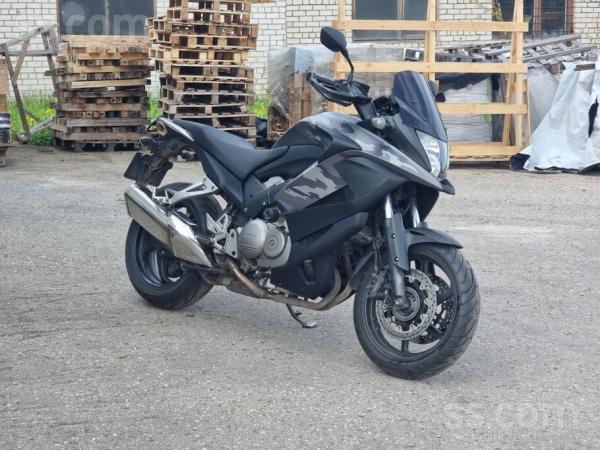 Хонда VFR 800X 2013 в Мадона, объемом двигателя 0.80 л и пробегом 0 тыс. км за 5000 €, фото 4 на AUTOMOTO.COM.LV