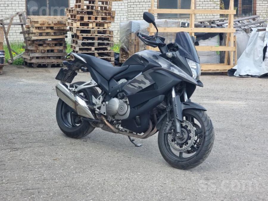 Хонда VFR 800X 2013 в Мадона, объемом двигателя 0.80 л и пробегом 0 тыс. км за 5000 €, фото 4 на AUTOMOTO.COM.LV