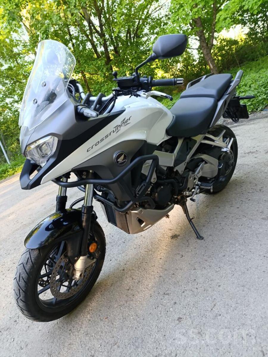 Honda VFR 800X 2015 in Riga, with an engine capacity of 0.80 L and mileage of 0 thousand km for 5900 €, photo 3 on AUTOMOTO.COM.LV