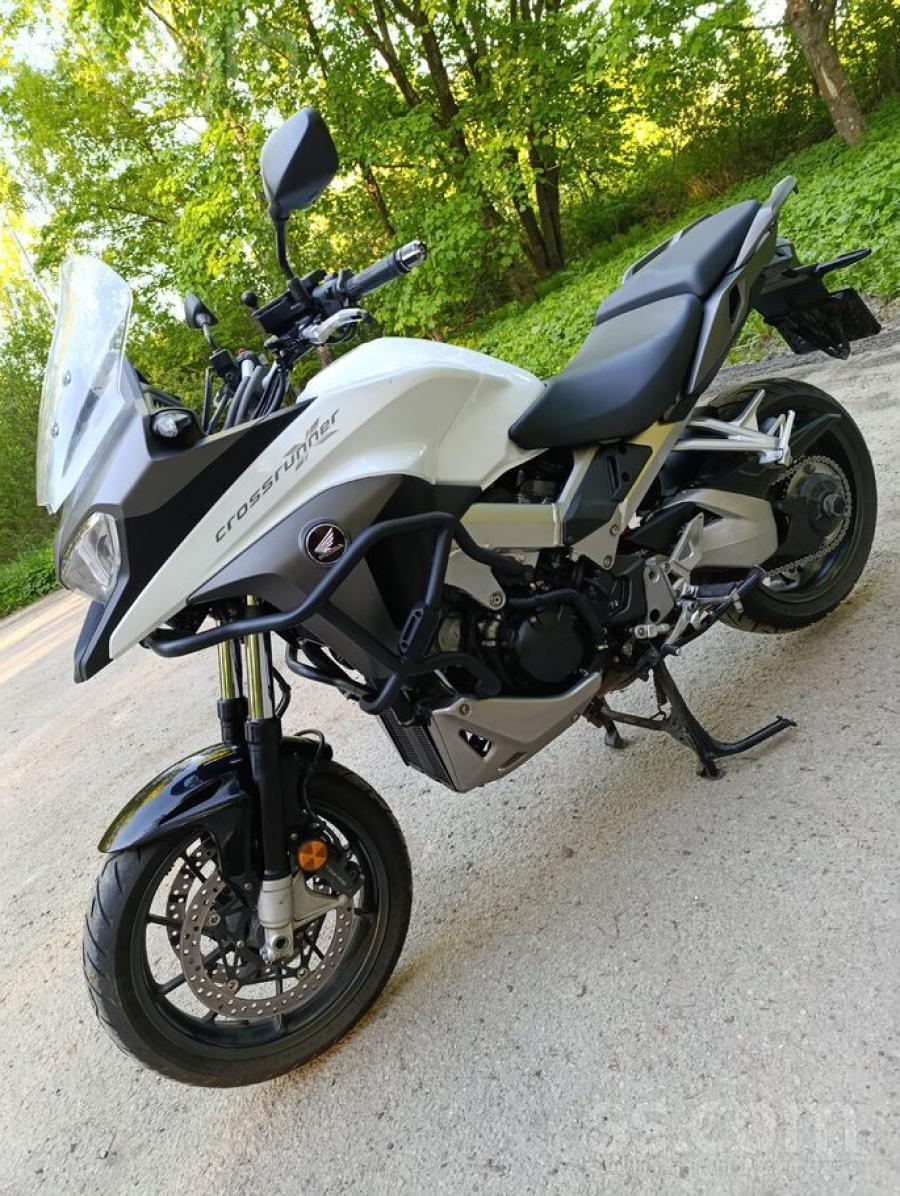 Honda VFR 800X 2015 in Riga, with an engine capacity of 0.80 L and mileage of 0 thousand km for 5900 €, photo 4 on AUTOMOTO.COM.LV