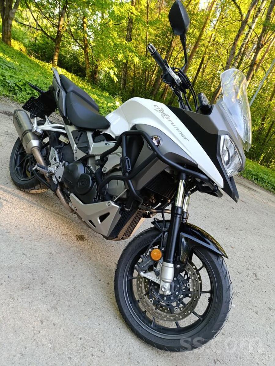 Honda VFR 800X 2015 in Riga, with an engine capacity of 0.80 L and mileage of 0 thousand km for 5900 €, photo 6 on AUTOMOTO.COM.LV
