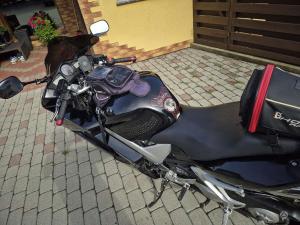 Melns Honda VFR 2002 Skuodas, ar dzinēja tilpumu 0.80 L un nobraukumu 79 tūkst. km par 2550 €, foto 3 vietnē AUTOMOTO.COM.LV