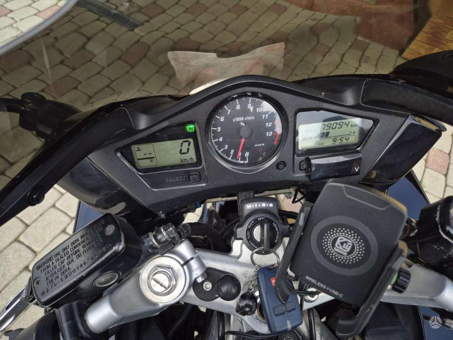 Melns Honda VFR 2002 Skuodas, ar dzinēja tilpumu 0.80 L un nobraukumu 79 tūkst. km par 2550 €, foto 4 vietnē AUTOMOTO.COM.LV