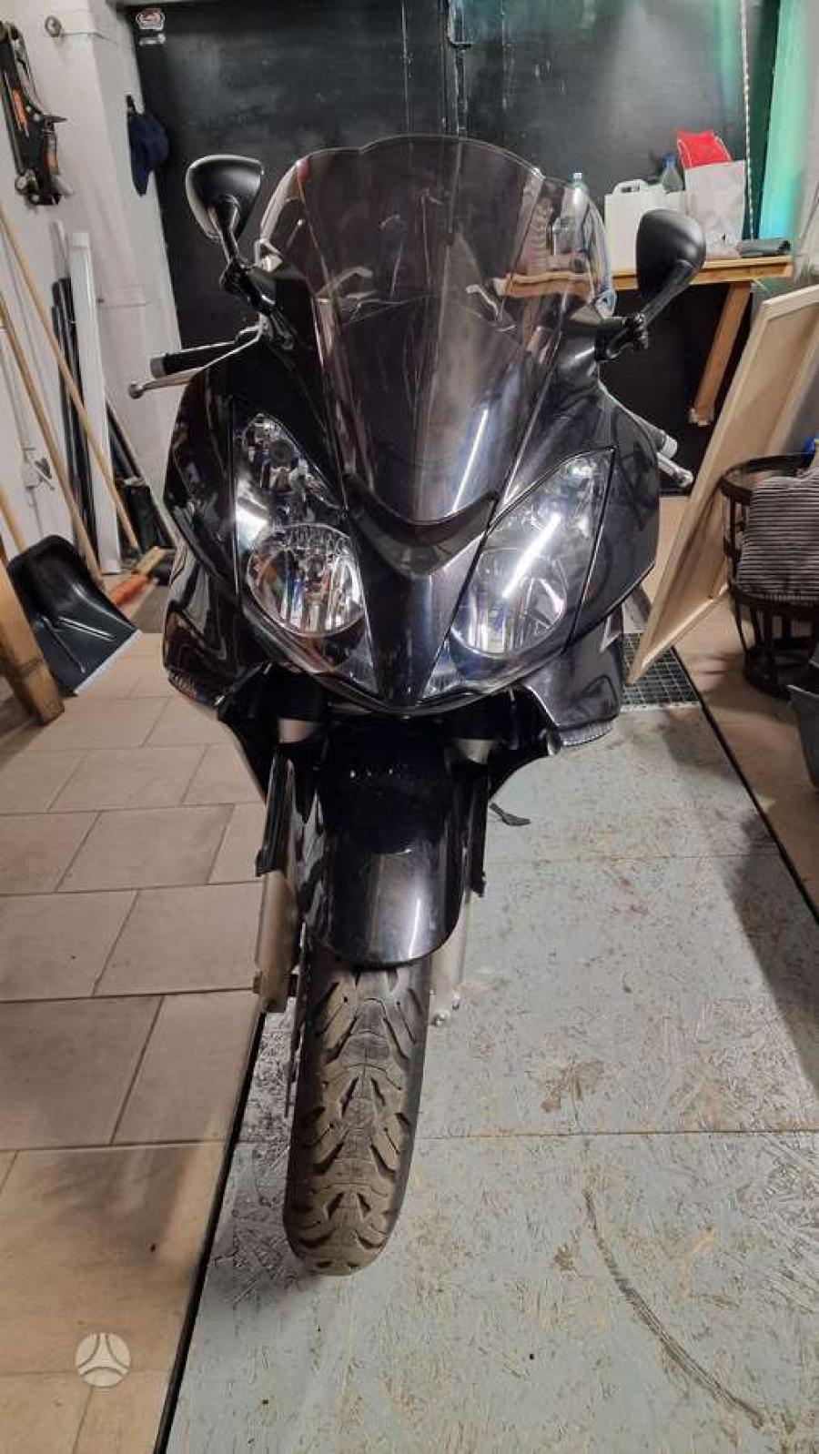 Melns Honda VFR 2009 Kauņa, ar dzinēja tilpumu 0.80 L un nobraukumu 40 tūkst. km par 5000 €, foto 4 vietnē AUTOMOTO.COM.LV