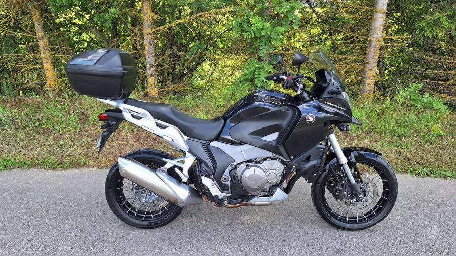 Black Honda VFR 2014 in Kaunas, with an engine capacity of 1.24 L and mileage of 58 thousand km for 5900 €, photo 1 on AUTOMOTO.COM.LV