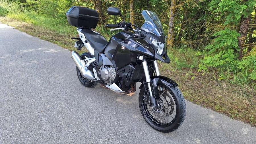Black Honda VFR 2014 in Kaunas, with an engine capacity of 1.24 L and mileage of 58 thousand km for 5900 €, photo 5 on AUTOMOTO.COM.LV