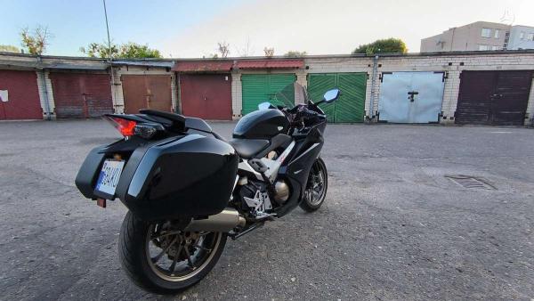 Melns Honda VFR 2014 Kauņa, ar dzinēja tilpumu 0.78 L un nobraukumu 38 tūkst. km par 6000 €, foto 3 vietnē AUTOMOTO.COM.LV