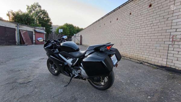 Melns Honda VFR 2014 Kauņa, ar dzinēja tilpumu 0.78 L un nobraukumu 38 tūkst. km par 6000 €, foto 5 vietnē AUTOMOTO.COM.LV