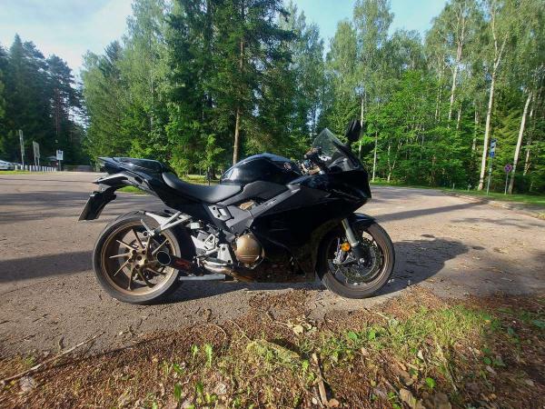 Черный Хонда VFR 2014 в Вильнюс, объемом двигателя 0.80 л и пробегом 9 тыс. км за 6200 €, фото 1 на AUTOMOTO.COM.LV