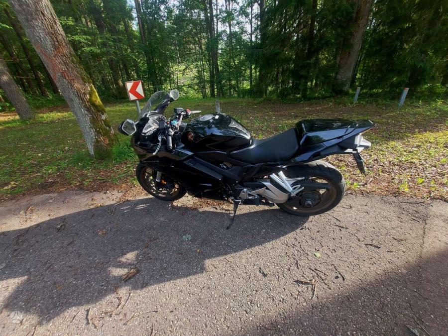 Черный Хонда VFR 2014 в Вильнюс, объемом двигателя 0.80 л и пробегом 9 тыс. км за 6200 €, фото 5 на AUTOMOTO.COM.LV