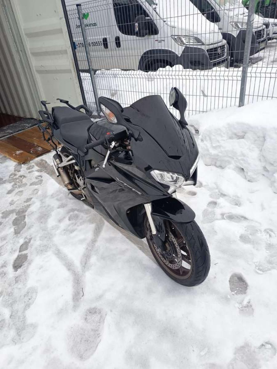 Melns Honda VFR 2018 Kauņa, ar dzinēja tilpumu 0.80 L un nobraukumu 44 tūkst. km par 4750 €, foto 4 vietnē AUTOMOTO.COM.LV