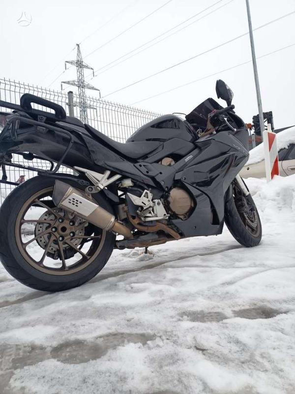Melns Honda VFR 2018 Kauņa, ar dzinēja tilpumu 0.80 L un nobraukumu 44 tūkst. km par 4750 €, foto 6 vietnē AUTOMOTO.COM.LV