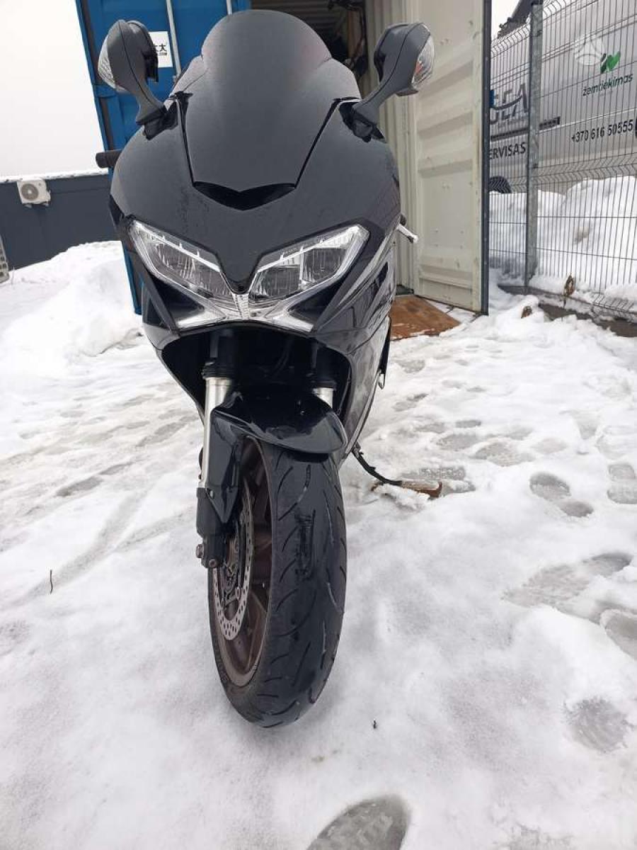 Melns Honda VFR 2018 Kauņa, ar dzinēja tilpumu 0.80 L un nobraukumu 44 tūkst. km par 4750 €, foto 7 vietnē AUTOMOTO.COM.LV