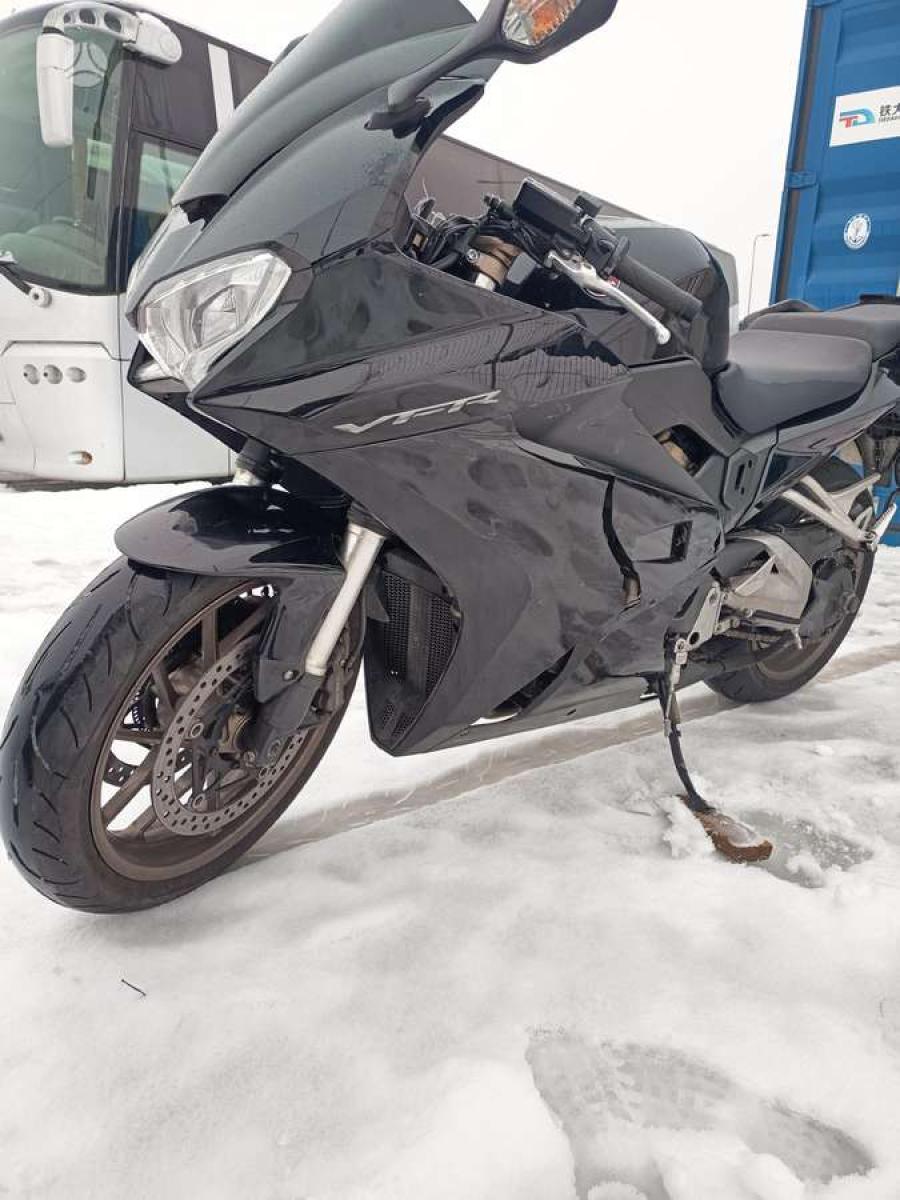 Melns Honda VFR 2018 Kauņa, ar dzinēja tilpumu 0.80 L un nobraukumu 44 tūkst. km par 4750 €, foto 8 vietnē AUTOMOTO.COM.LV