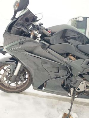 Melns Honda VFR 2018 Kauņa, ar dzinēja tilpumu 0.80 L un nobraukumu 44 tūkst. km par 4750 €, foto 10 vietnē AUTOMOTO.COM.LV