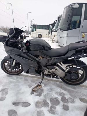 Melns Honda VFR 2018 Kauņa, ar dzinēja tilpumu 0.80 L un nobraukumu 44 tūkst. km par 4750 €, foto 11 vietnē AUTOMOTO.COM.LV