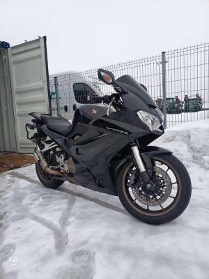 Melns Honda VFR 2018 Kauņa, ar dzinēja tilpumu 0.80 L un nobraukumu 44 tūkst. km par 4750 €, foto 15 vietnē AUTOMOTO.COM.LV