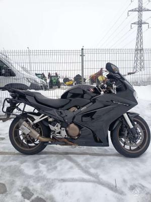 Melns Honda VFR 2018 Kauņa, ar dzinēja tilpumu 0.80 L un nobraukumu 44 tūkst. km par 4750 €, foto 16 vietnē AUTOMOTO.COM.LV