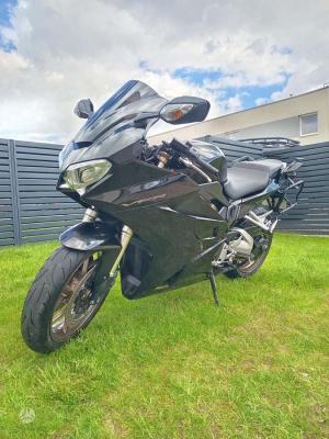 Black Honda VFR 2018 in Kaunas, with an engine capacity of 0.80 L and mileage of 44 thousand km for 4800 €, photo 1 on AUTOMOTO.COM.LV