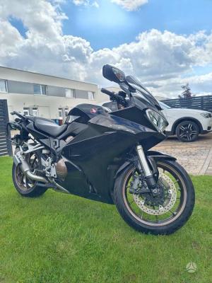 Black Honda VFR 2018 in Kaunas, with an engine capacity of 0.80 L and mileage of 44 thousand km for 4800 €, photo 4 on AUTOMOTO.COM.LV