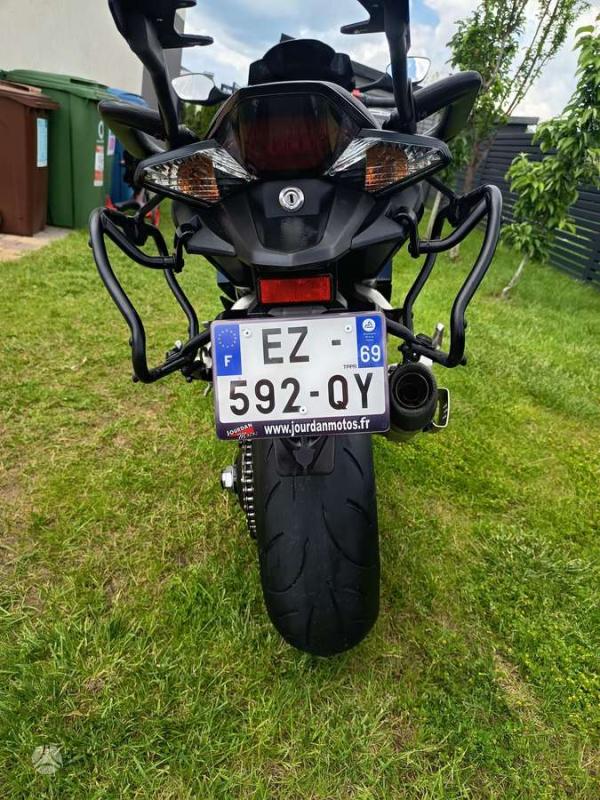 Black Honda VFR 2018 in Kaunas, with an engine capacity of 0.80 L and mileage of 44 thousand km for 4800 €, photo 4 on AUTOMOTO.COM.LV