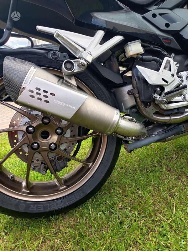 Black Honda VFR 2018 in Kaunas, with an engine capacity of 0.80 L and mileage of 44 thousand km for 4800 €, photo 6 on AUTOMOTO.COM.LV