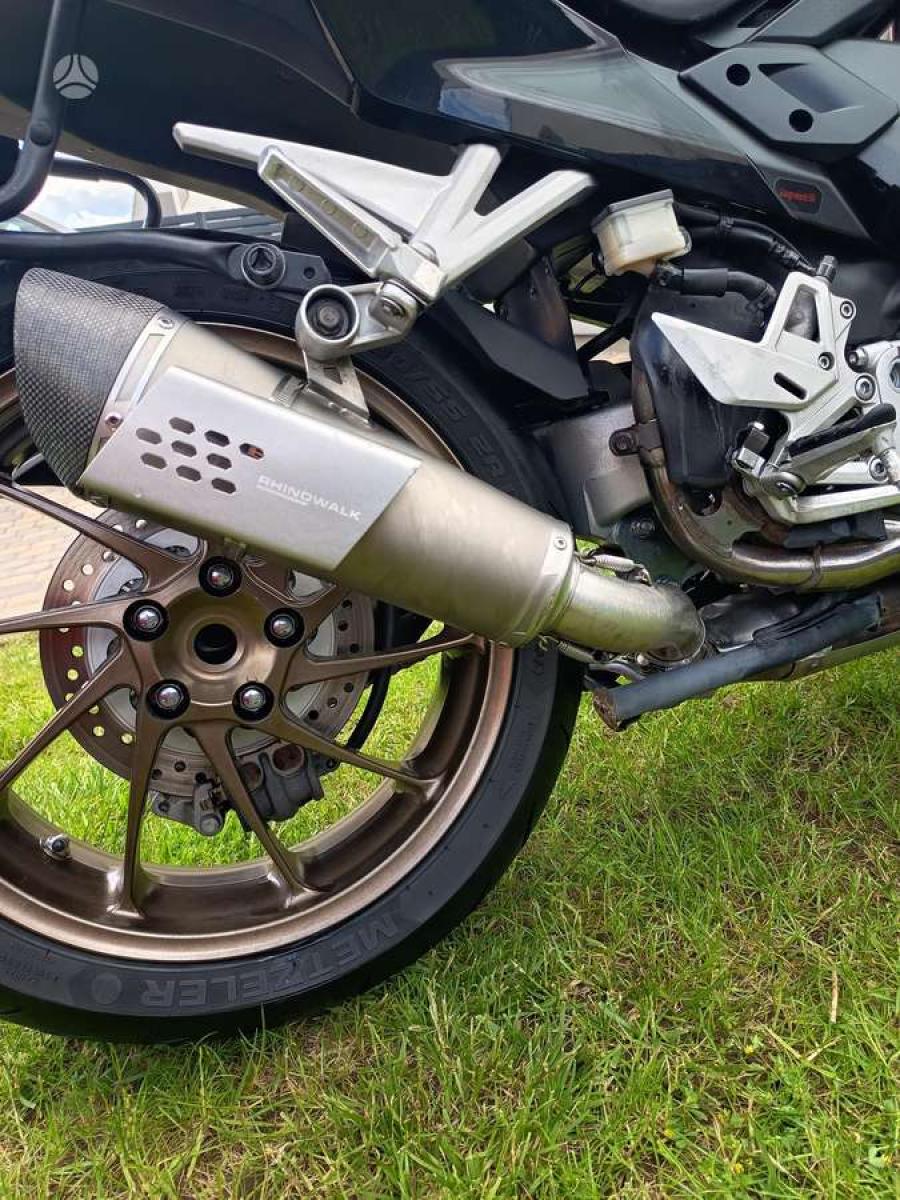 Black Honda VFR 2018 in Kaunas, with an engine capacity of 0.80 L and mileage of 44 thousand km for 4800 €, photo 7 on AUTOMOTO.COM.LV