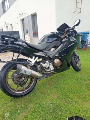 Black Honda VFR 2018 in Kaunas, with an engine capacity of 0.80 L and mileage of 44 thousand km for 4800 €, photo 11 on AUTOMOTO.COM.LV