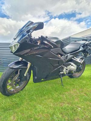 Black Honda VFR 2018 in Kaunas, with an engine capacity of 0.80 L and mileage of 44 thousand km for 4800 €, photo 13 on AUTOMOTO.COM.LV