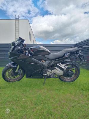 Black Honda VFR 2018 in Kaunas, with an engine capacity of 0.80 L and mileage of 44 thousand km for 4800 €, photo 17 on AUTOMOTO.COM.LV