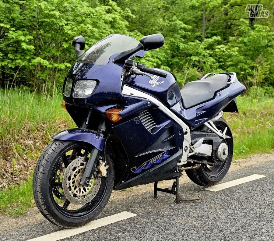 Blue Honda VFR 1996 in Vilnius, with an engine capacity of 0.75 L and mileage of 52 thousand km for 1350 €, photo 4 on AUTOMOTO.COM.LV