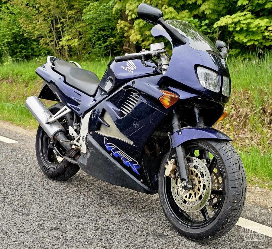 Blue Honda VFR 1996 in Vilnius, with an engine capacity of 0.75 L and mileage of 52 thousand km for 1350 €, photo 6 on AUTOMOTO.COM.LV