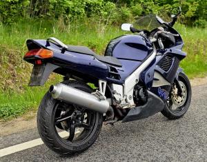 Zils Honda VFR 1996 Viļņa, ar dzinēja tilpumu 0.75 L un nobraukumu 52 tūkst. km par 1300 €, foto 6 vietnē AUTOMOTO.COM.LV