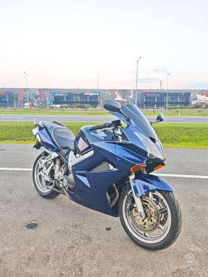 Blue Honda VFR 2002 in Kaunas, with an engine capacity of 0.78 L and mileage of 55 thousand km for 4000 €, photo 5 on AUTOMOTO.COM.LV